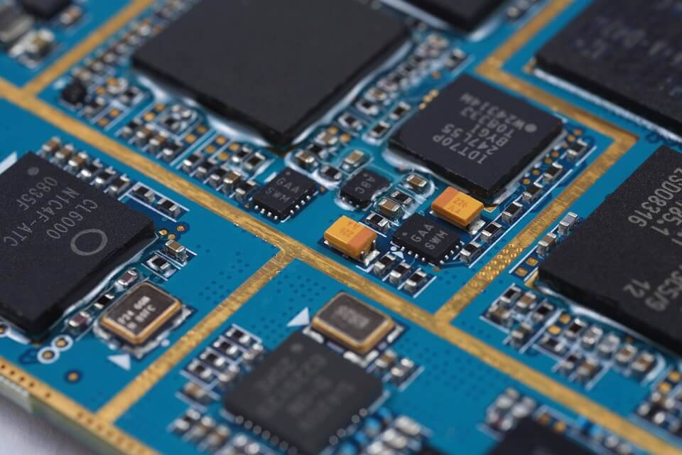 PCB Platine äußerst schnell bei Luznar herstellen lassen